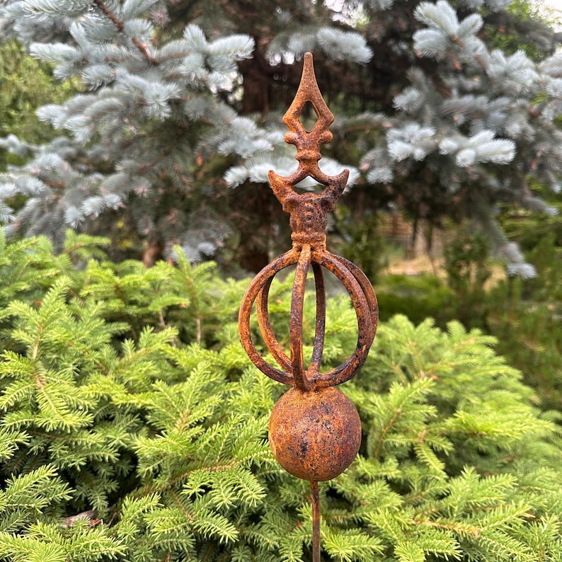 Rusty Metal Garden Finial Stakes, Vintage Yard Art - Etsy