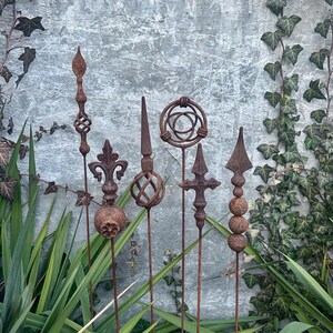 Rusty Metal Garden Stakes, Rusty Set of 6 Metal Peaks, Garden Art ...