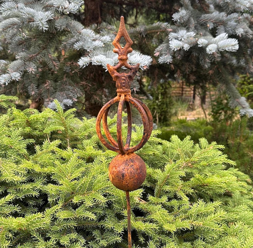 Rusty Metal Garden Finial Stakes, Vintage Yard Art - Etsy
