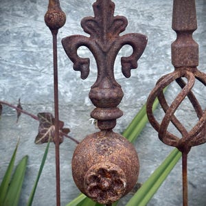 Rusty Metal Garden Stakes, Rusty Set of 6 Metal Peaks, Garden Art ...
