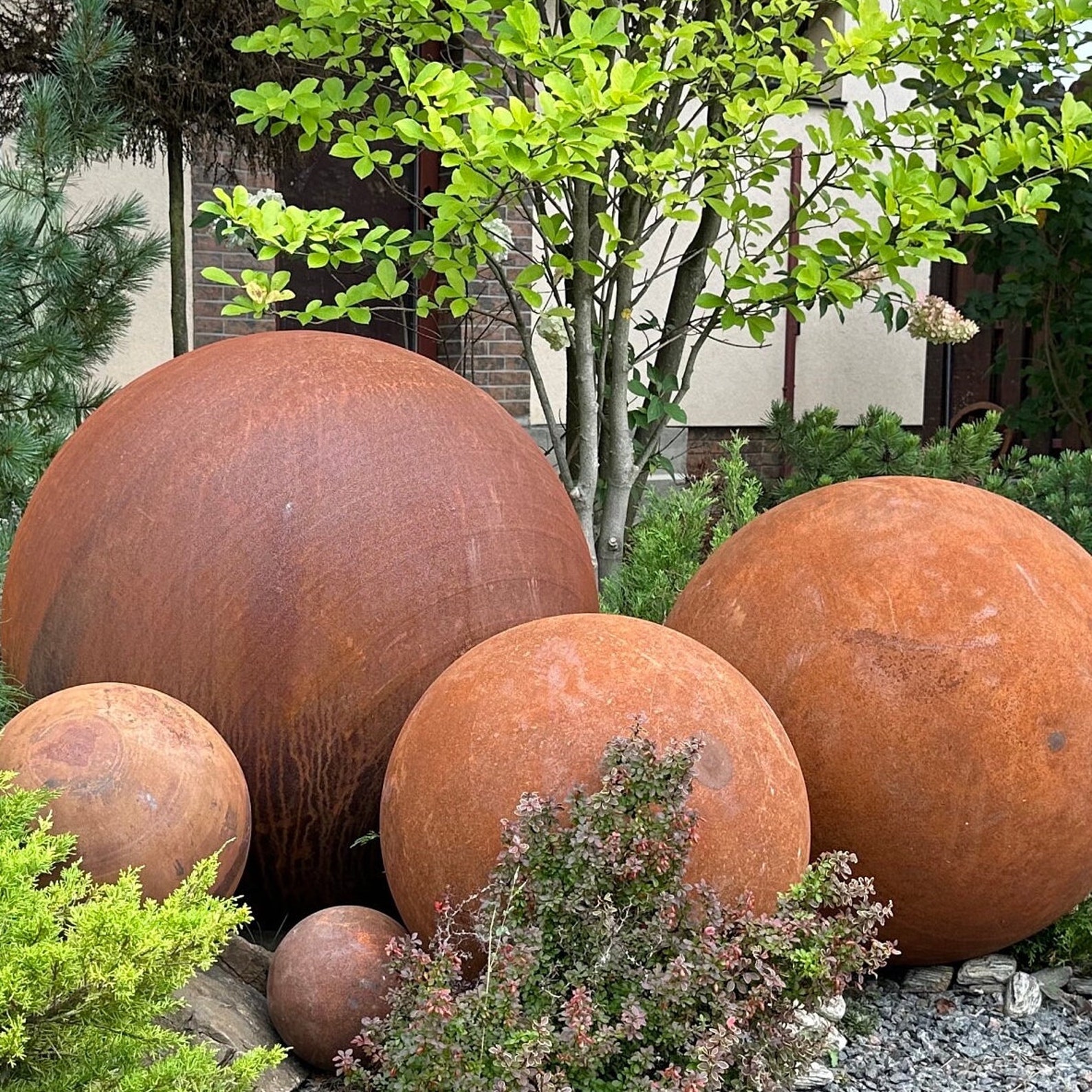 Large Sculpture Set of 35” , 27”, 20”, 14” and 10” Rusty Metal Spheres ...