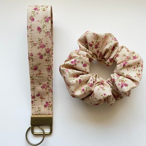Beige Floral Fabric Keychain Wristlet, Key Fob Wristlet, Floral Key Fob ...
