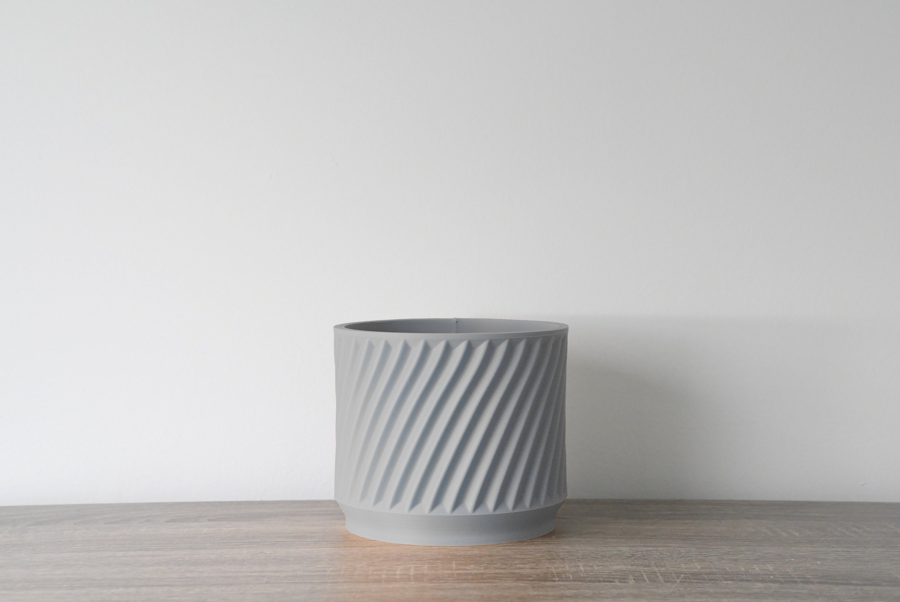 Penelope Planter With Drainage & Saucer in Gray, Unique 3d-printed ...