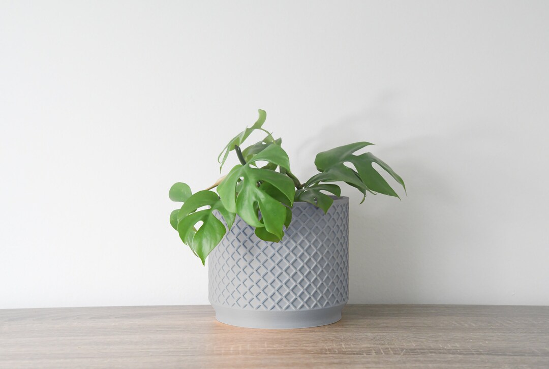 CAROLINA Plant Pot With Drainage & Saucer in Gray, Lattice 3d-printed ...