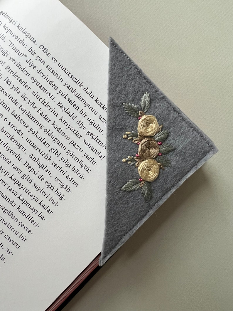 Embroidered Corner Bookmark Floral Bookmark Gifts for Book - Etsy