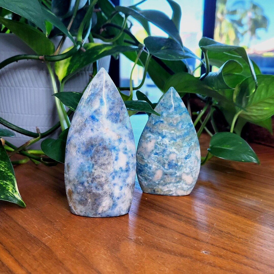 Hackmanite Flame • Hackmanite Freeform Crystal Flame Carving • UV ...