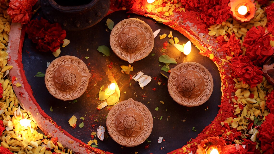 Pack of 18 Festive Diyas Decorations Oil Lamp Diwali Lights Clay Diyas ...