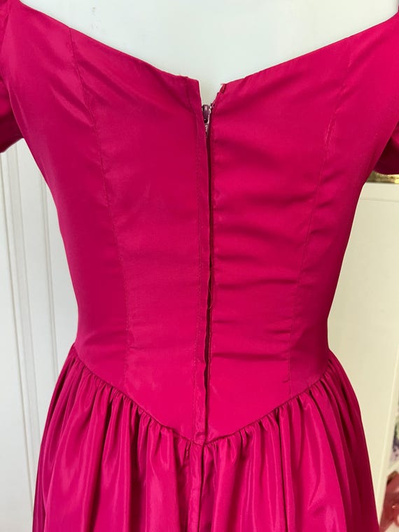 1980s Vintage Victorian Berry Gown with Sweetheart ne… - Gem
