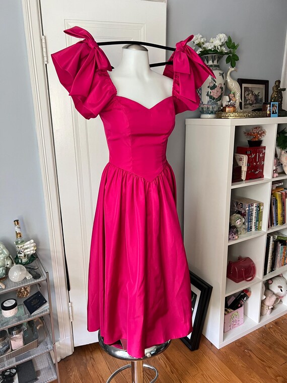 1980s Vintage Victorian Berry Gown with Sweetheart ne… - Gem