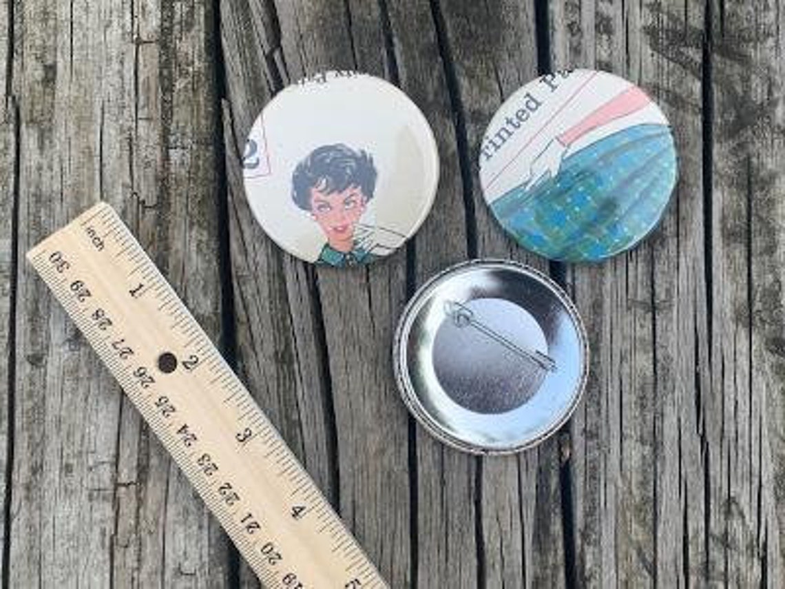 Set 3 Pinback Buttons made from Vintage Sewing Patterns - Etsy.de