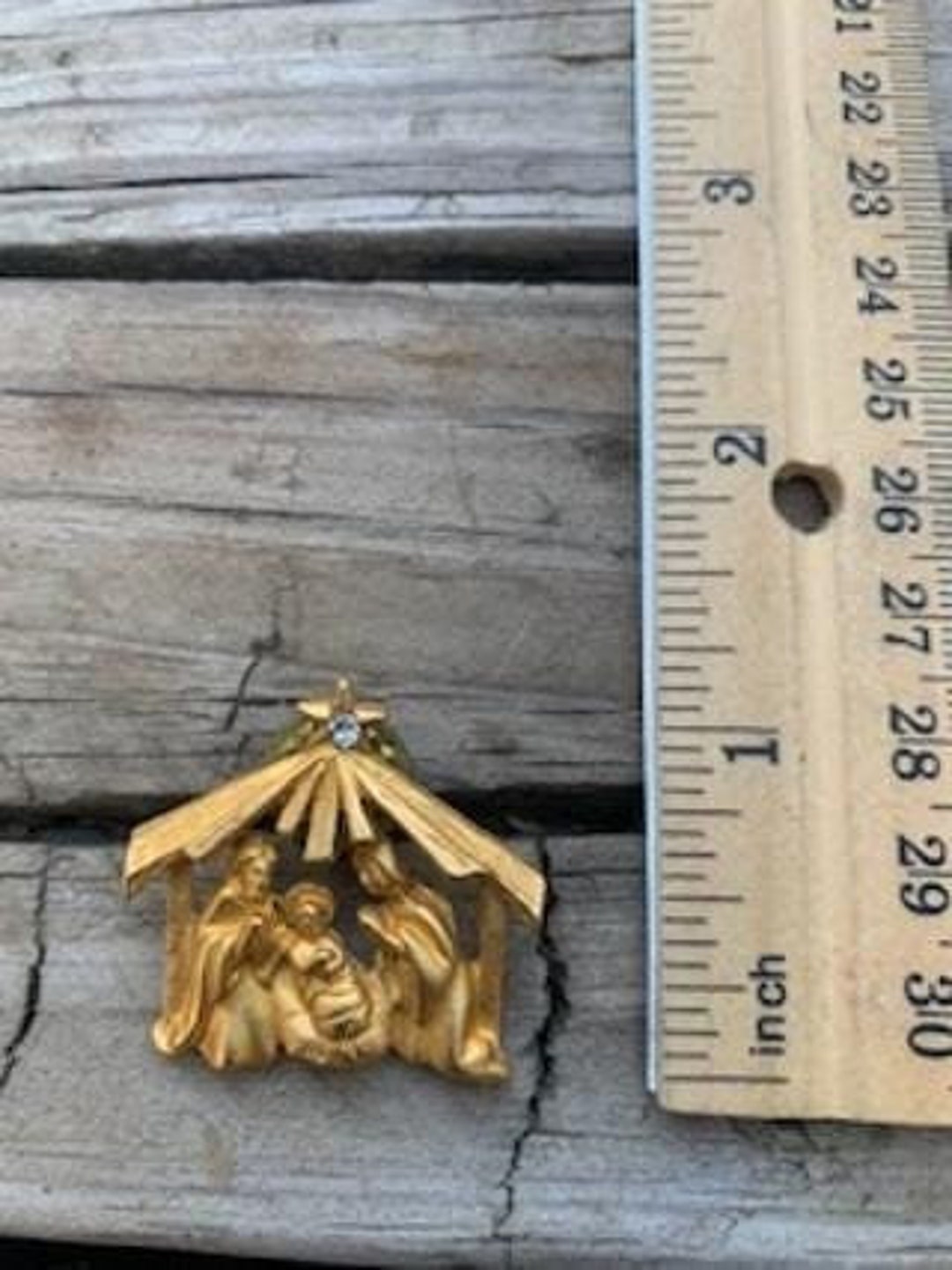 Vintage Gold Tone Nativity Pin - Etsy