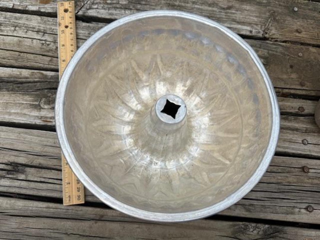 Vintage Bundt Cake Pan/pudding Mold - Etsy
