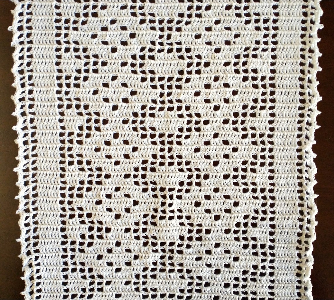 Filet Crochet Pattern: Diamond Table Runner - Etsy