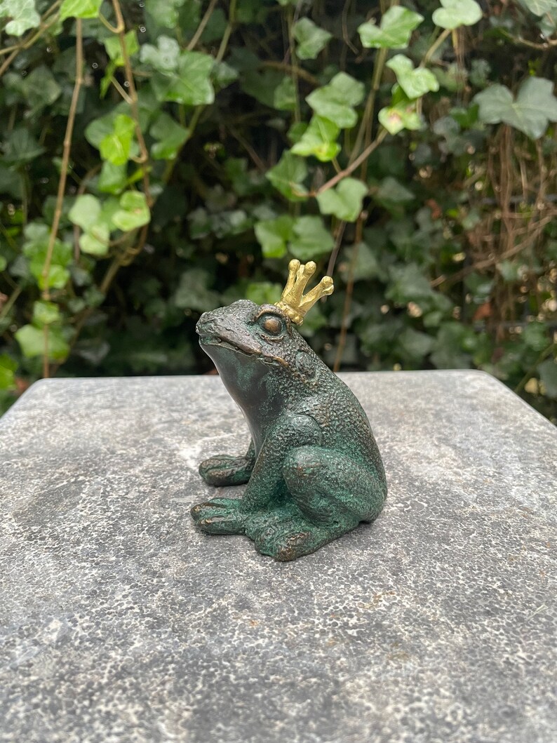 Bronze Frog With a Crown Fountain Garden Statue Pond - Etsy UK