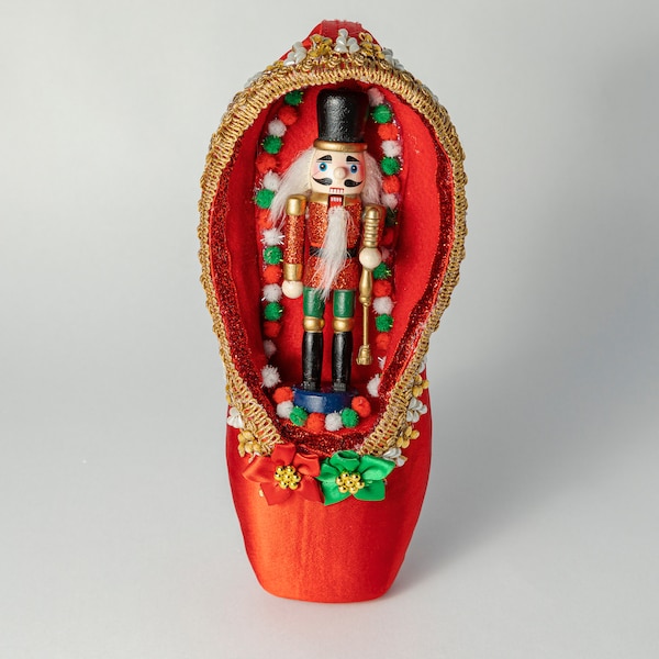 Nutcracker Pointe Shoe - Etsy