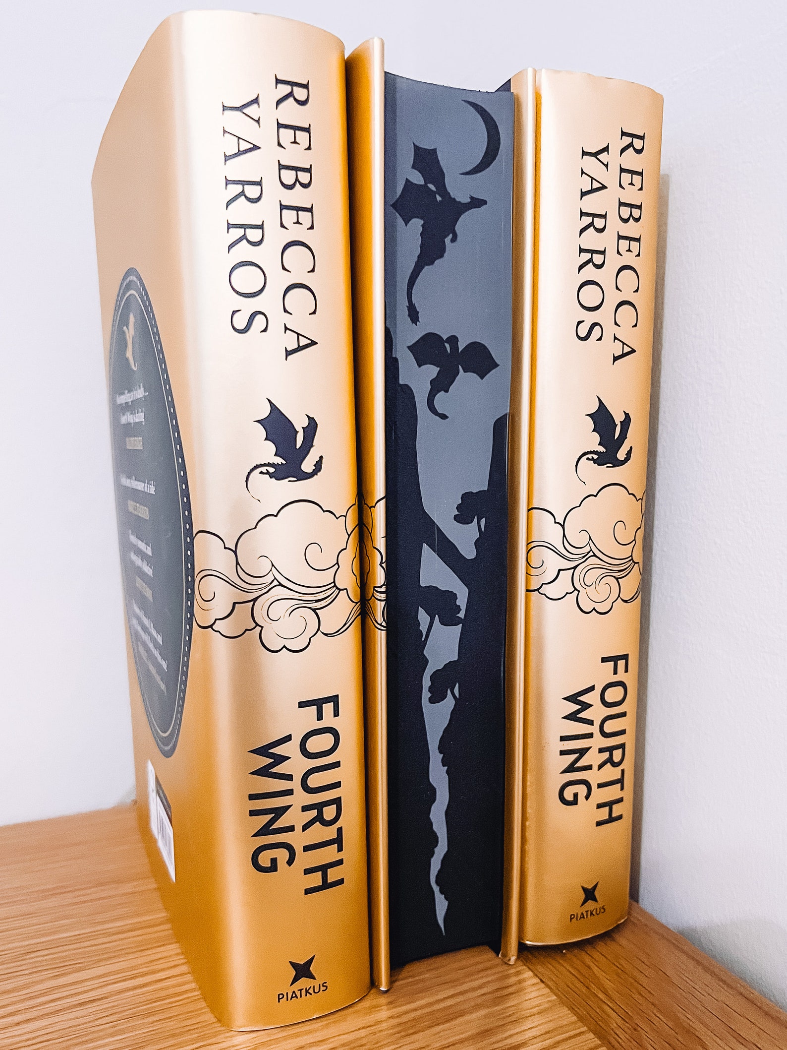 Fourth Wing Rebecca Yarros - Sprayed Stencilled Edge Special Edition ...