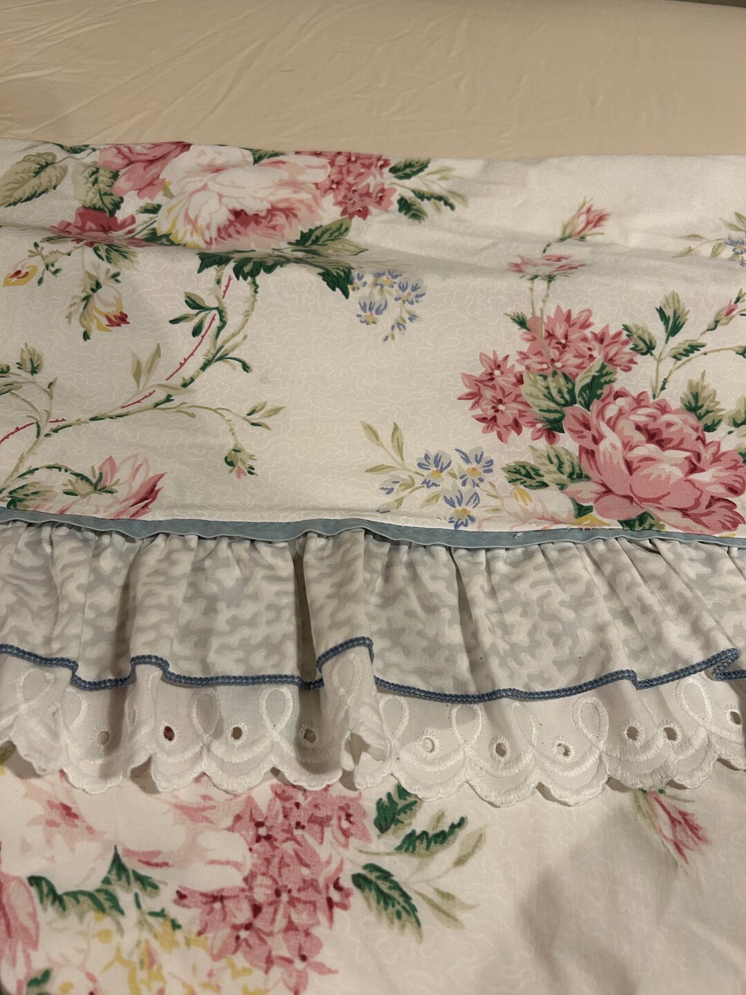 Vintage Waverly Floral Flat King Sized Bed Sheet With Ruffle at Top of ...