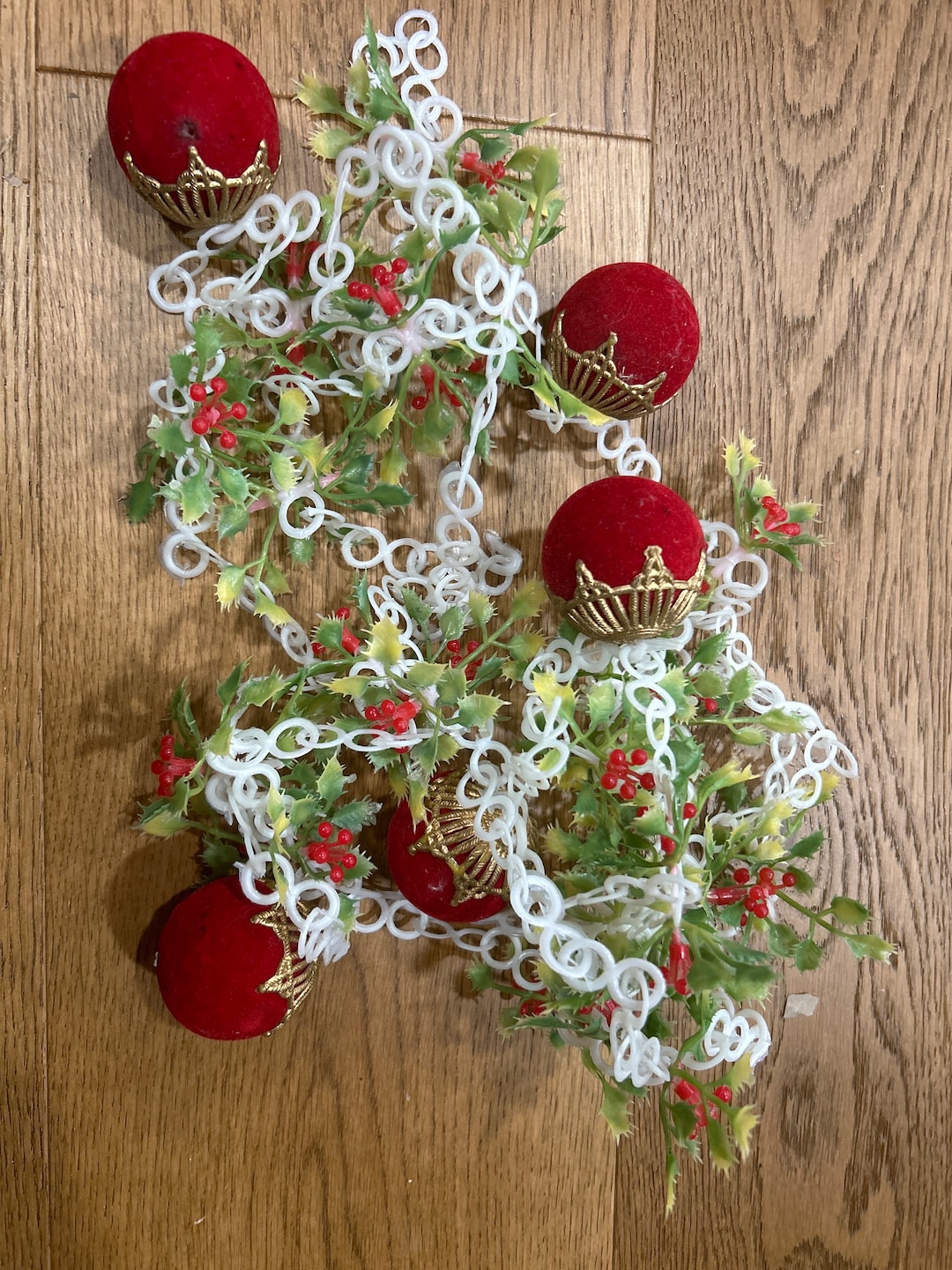 MCM Christmas Plastic Garland Aprox 11 Feet With Five Red Flocked Balls ...