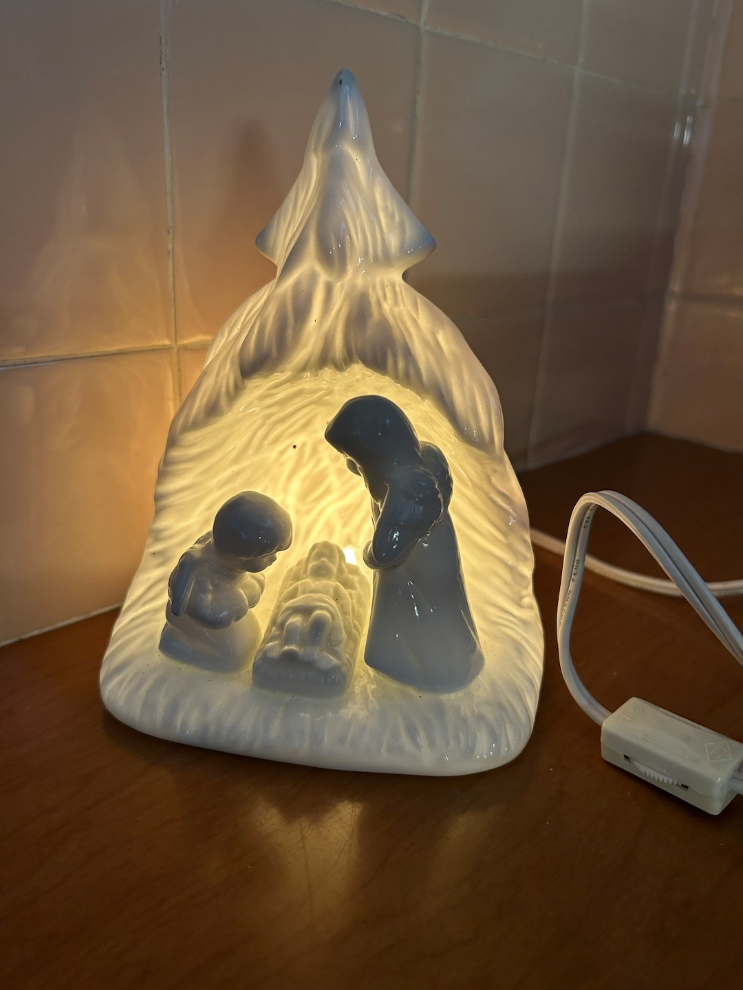 Vintage White Lighted Nativity Scene. I Believe It is Made of Porcelain ...