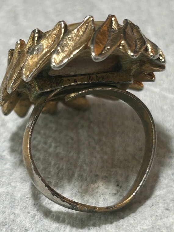 Frogonard art cameo ring featuring a courting couple … - Gem