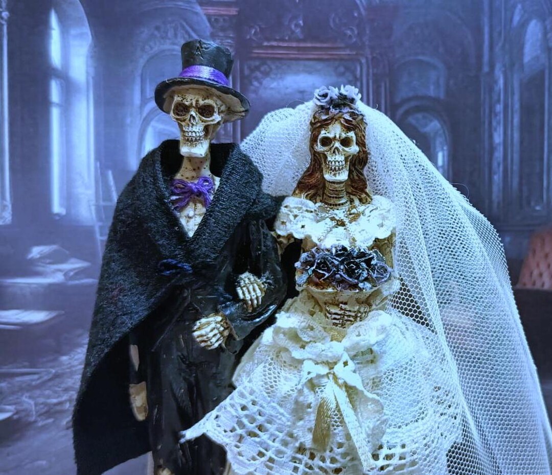 Haunted Dollhouse, Ghost Dolls, Creepy Wedding Couple, Ghostly ...