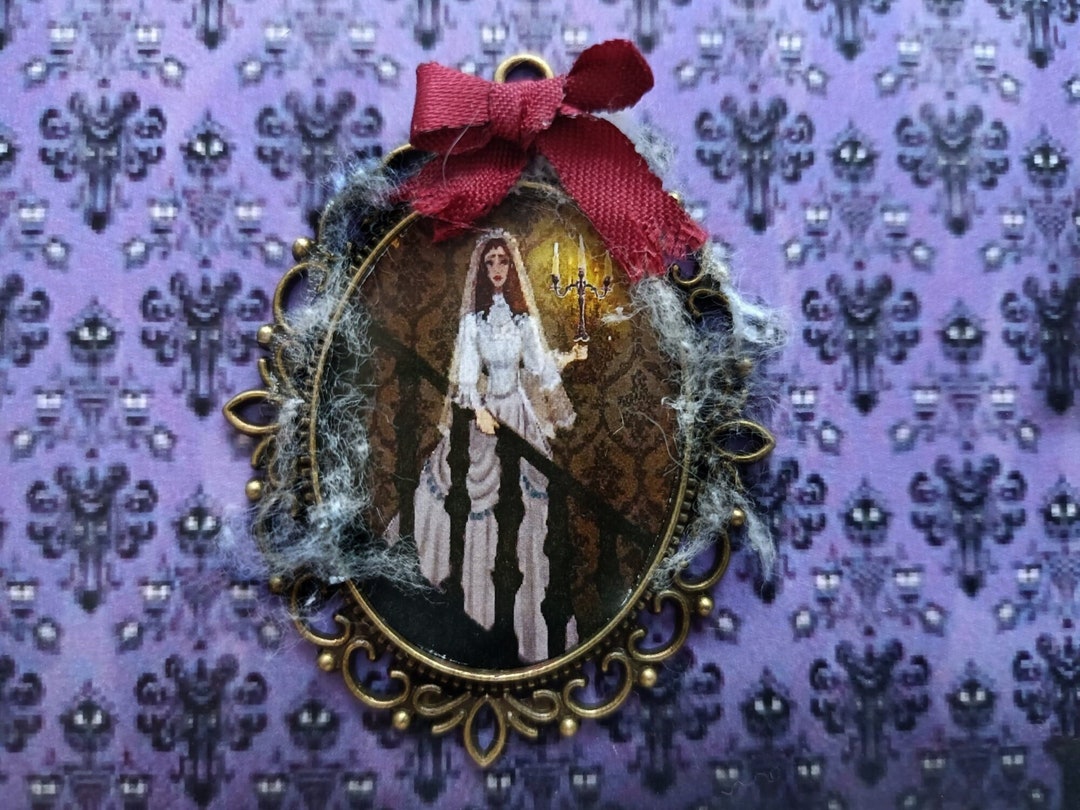 Ghost Mansion, Ghost Bride Photo, Haunted Dollhouse, Haunted Mansion ...