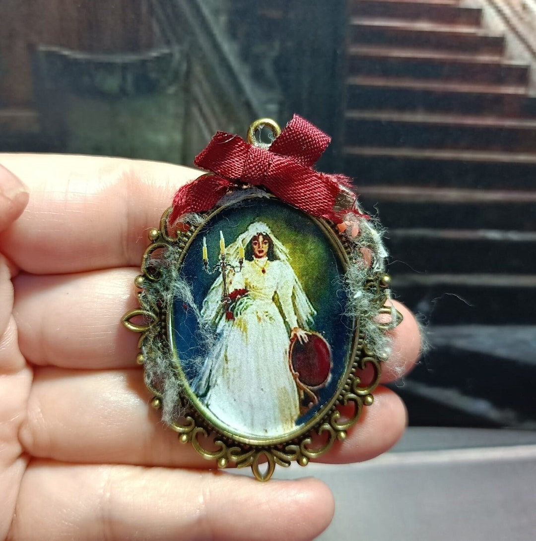 Haunting Portrait, Ghost Mansion, Ghost Bride Portrait, Haunted ...