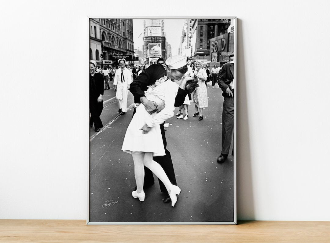 V-J Day Kiss Poster, V-J Day Kiss Photo Vintage Photography, V-J Day ...