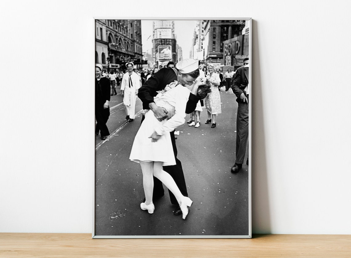 V-J Day Kiss Poster V-J Day Kiss Photo Vintage Photography | Etsy