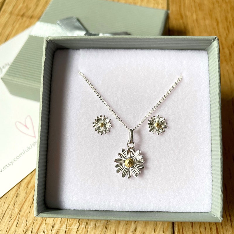 Daisy Necklace - Etsy