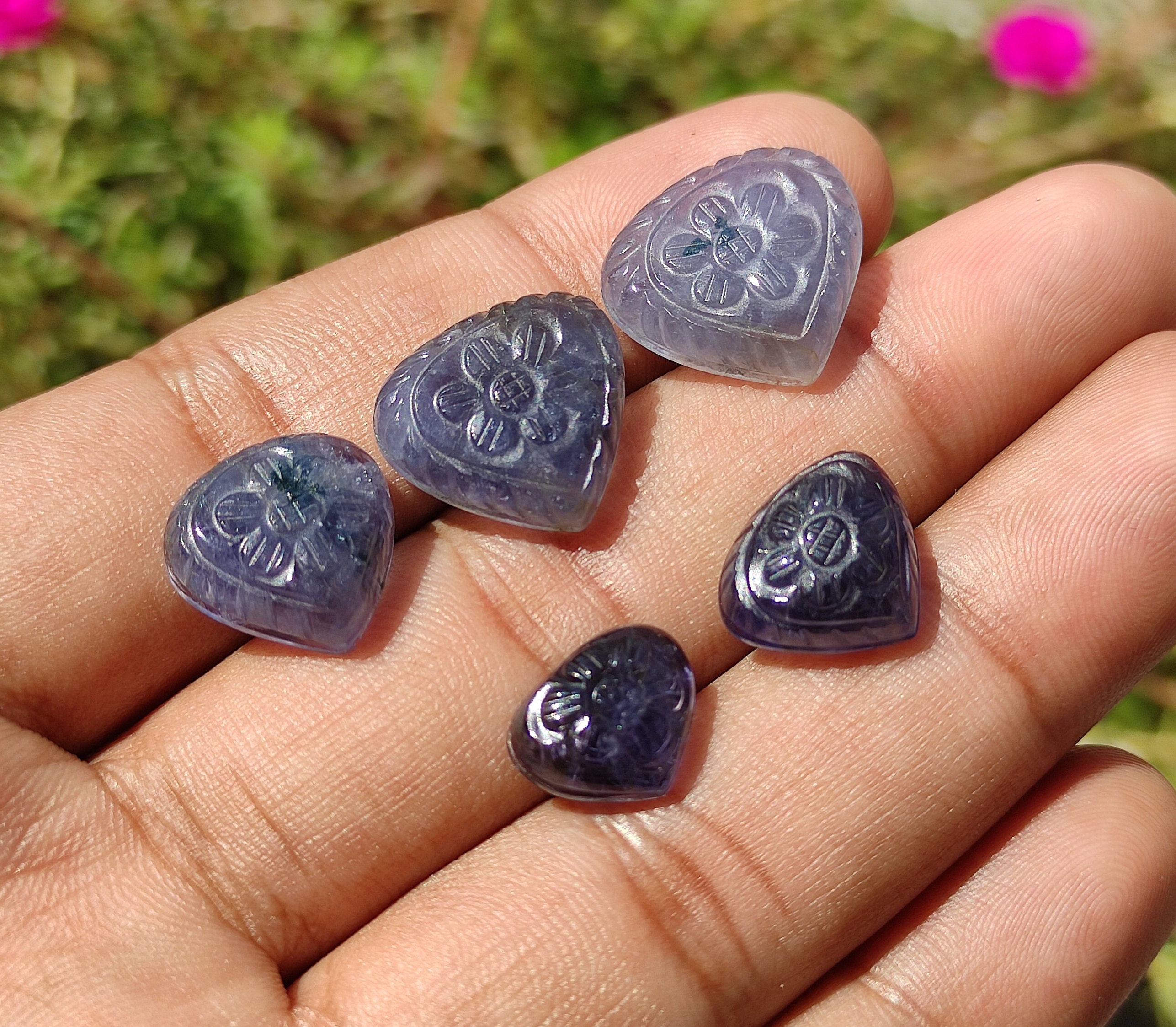 Iolith geschnitzte Cabochon - Iolith Blumen Cabochons geschnitzt - hand ...