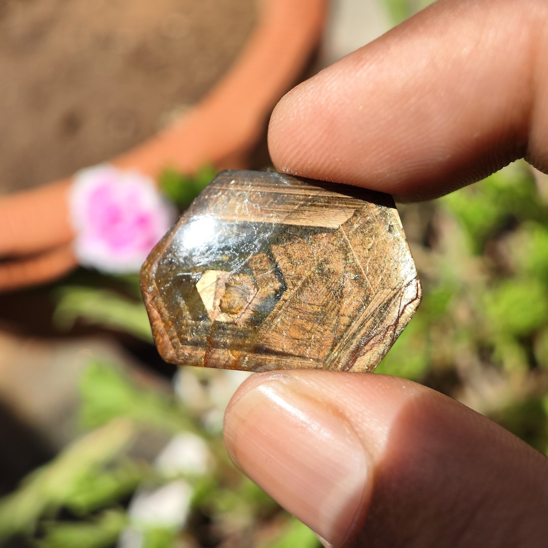 SAPPHIRE - Golden Star Sapphire - Natural Star Sapphire Crystal ...