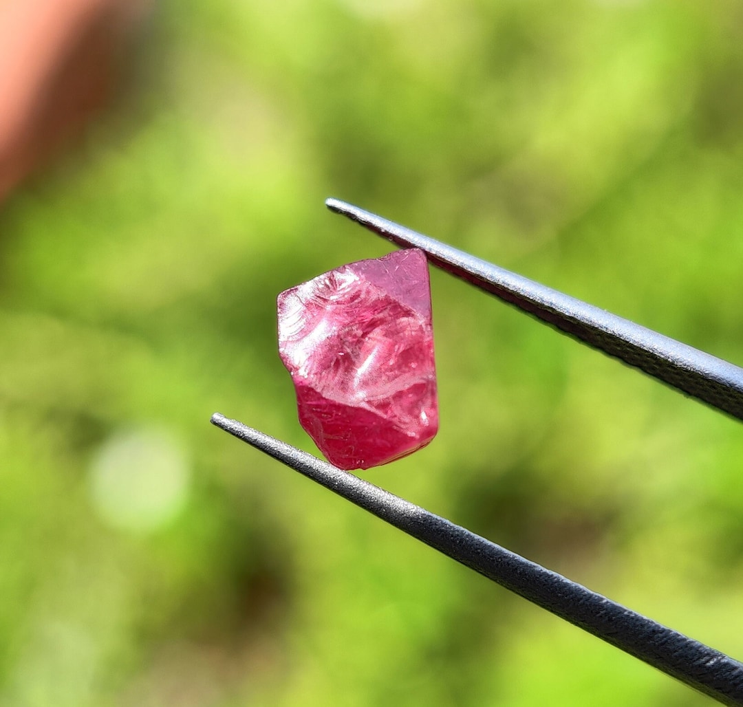 Red SPINEL Raw Crystal From Burma - Pigeon Red Raw Spinel - Octahederal ...