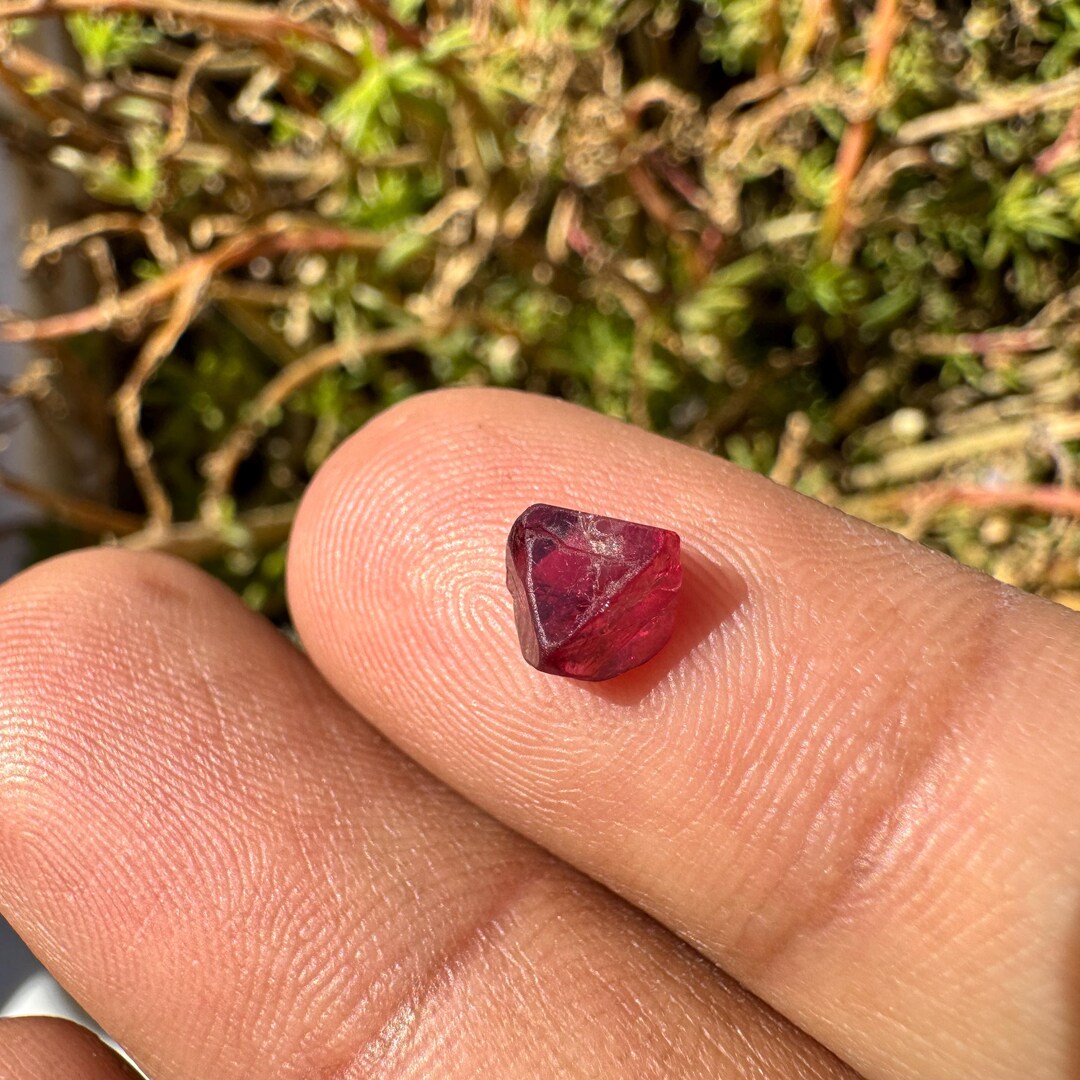 Red SPINEL Raw Crystal From Burma - Pigeon Red Raw Spinel - Octahederal ...