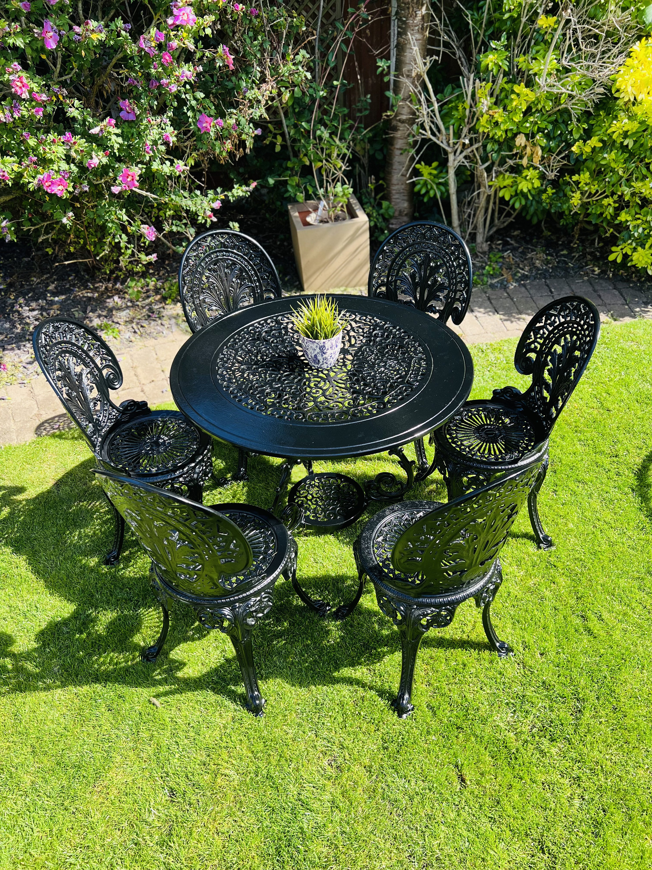 Retro garden table and chairs store