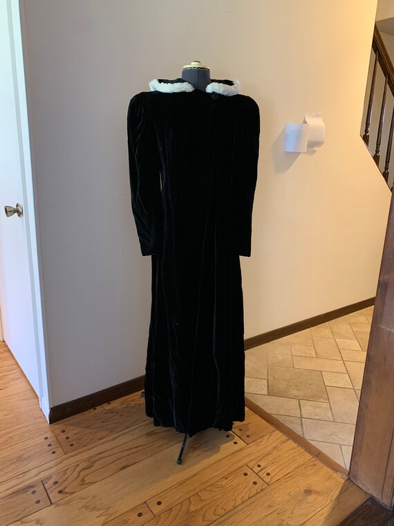 1920's Velvet, Satin fur trim Coat, Cloak, Labeled w/… - Gem