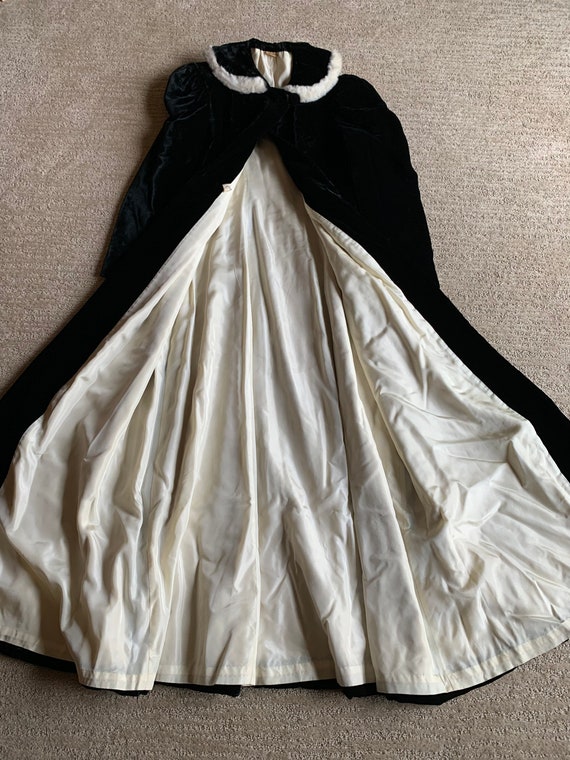 1920's Velvet, Satin fur trim Coat, Cloak, Labeled w/… - Gem
