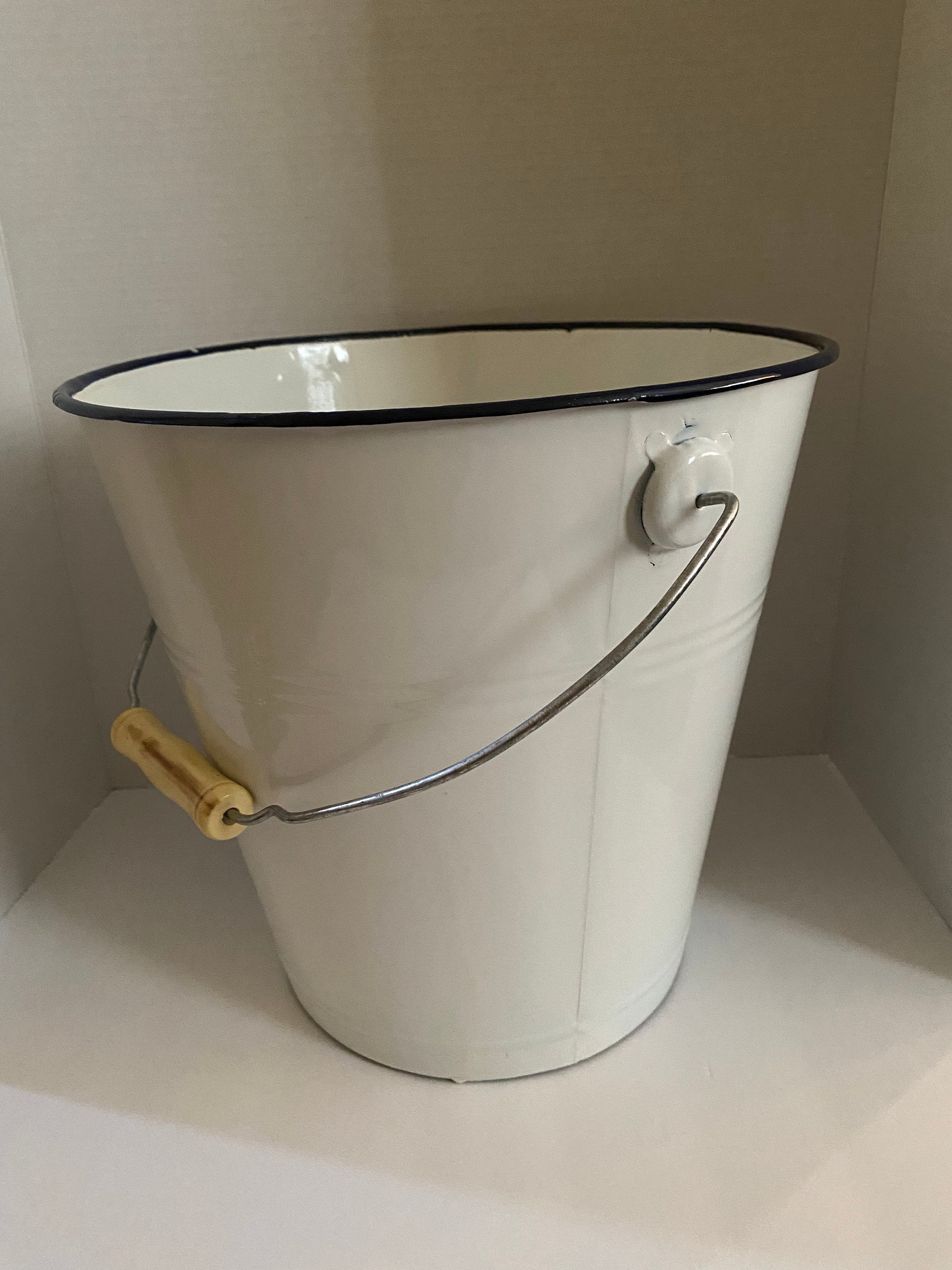 Bokit (bucket) Enamel White With Lid. 12in Tall and 12in Rim to Rim - Etsy