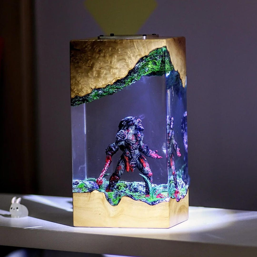 Predator Resin Lamp – Alien Vs. Predator Diorama Light – Handmade LED ...