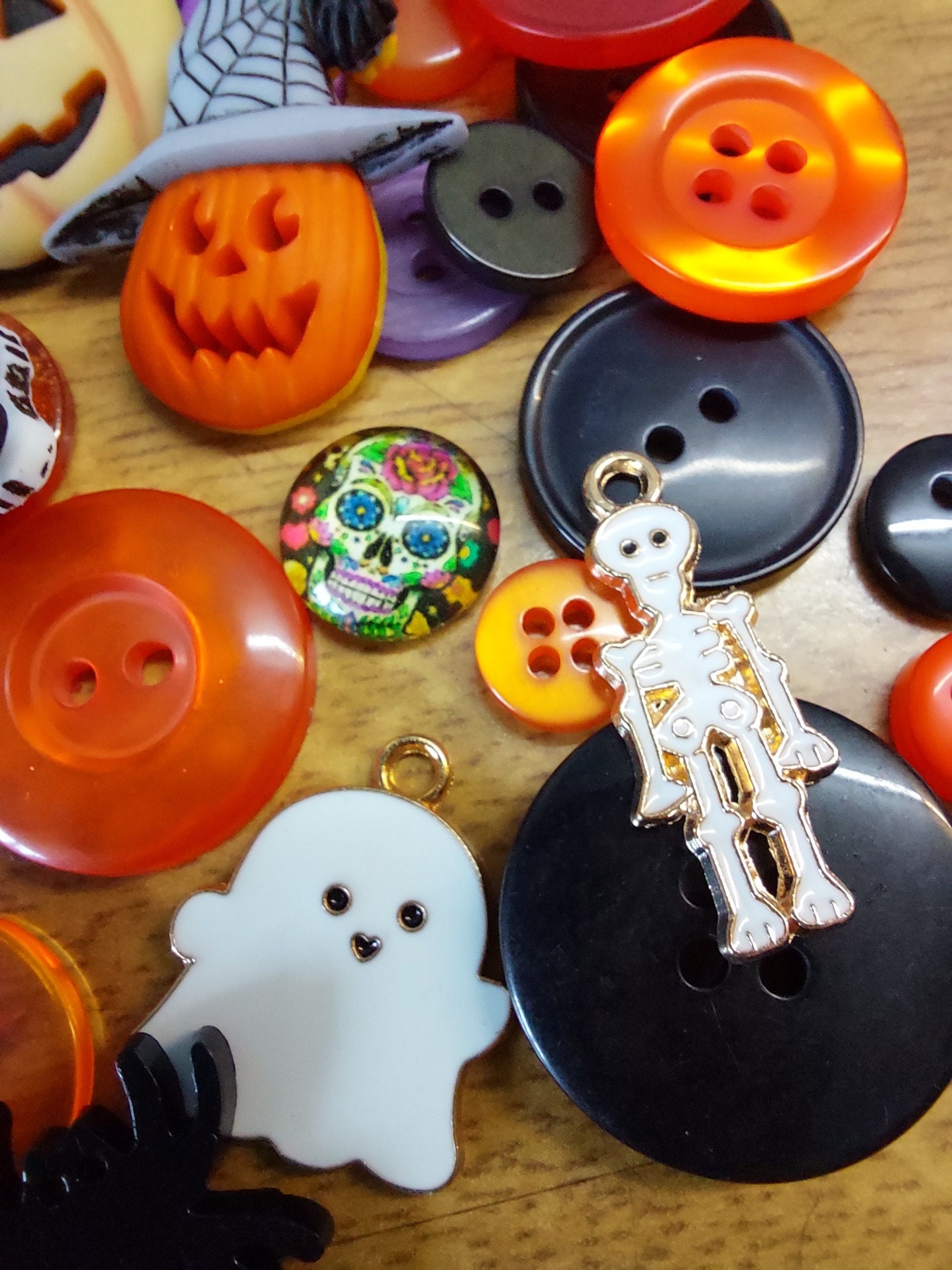 50g Mixed Bag of Spooky Halloween Buttons. - Etsy