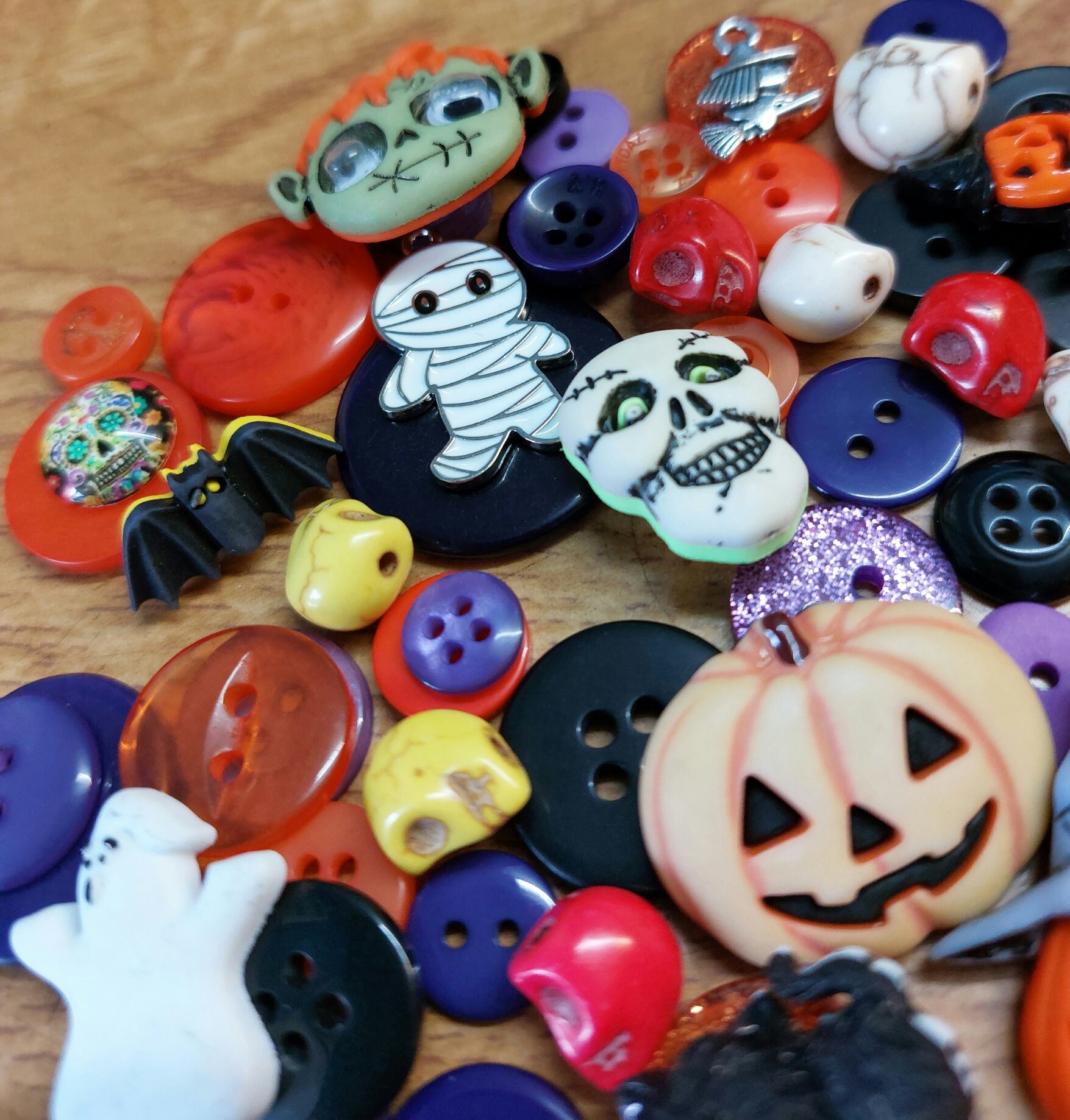 50g Mixed Bag of Spooky Halloween Buttons. - Etsy