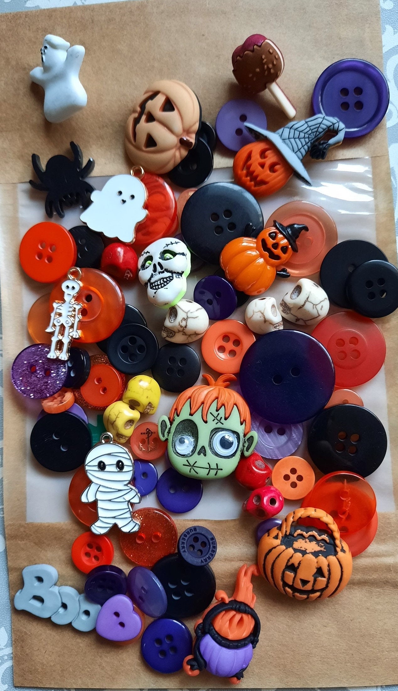 50g Mixed Bag of Spooky Halloween Buttons. - Etsy