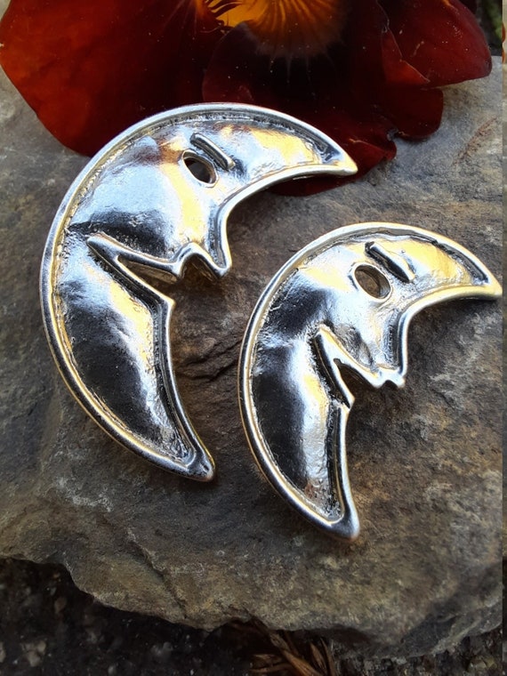 Gorgeous Silver Smiling Moons. 2 Sizes Available. 1 Button per | Etsy