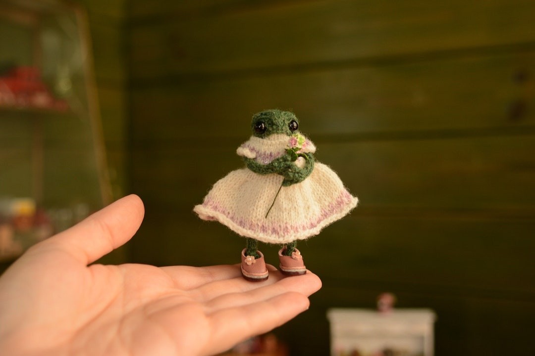 Knitted Frog Fanny Fisher Made to Order - Etsy