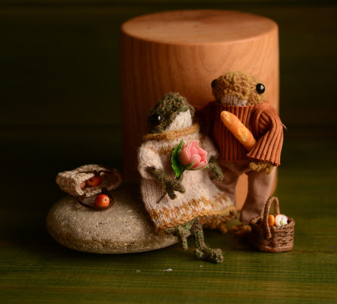 Knitted Frog Fanny Fisher Made to Order - Etsy