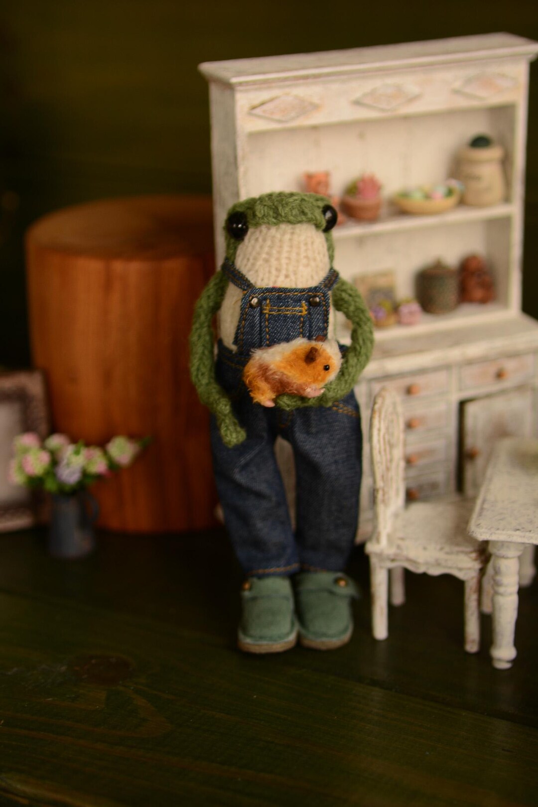 Knitted Frog With Overalls and Shoes and a Tiny Friens. Famous Frog ...