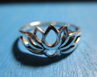 Silver Lotus Ring - Etsy