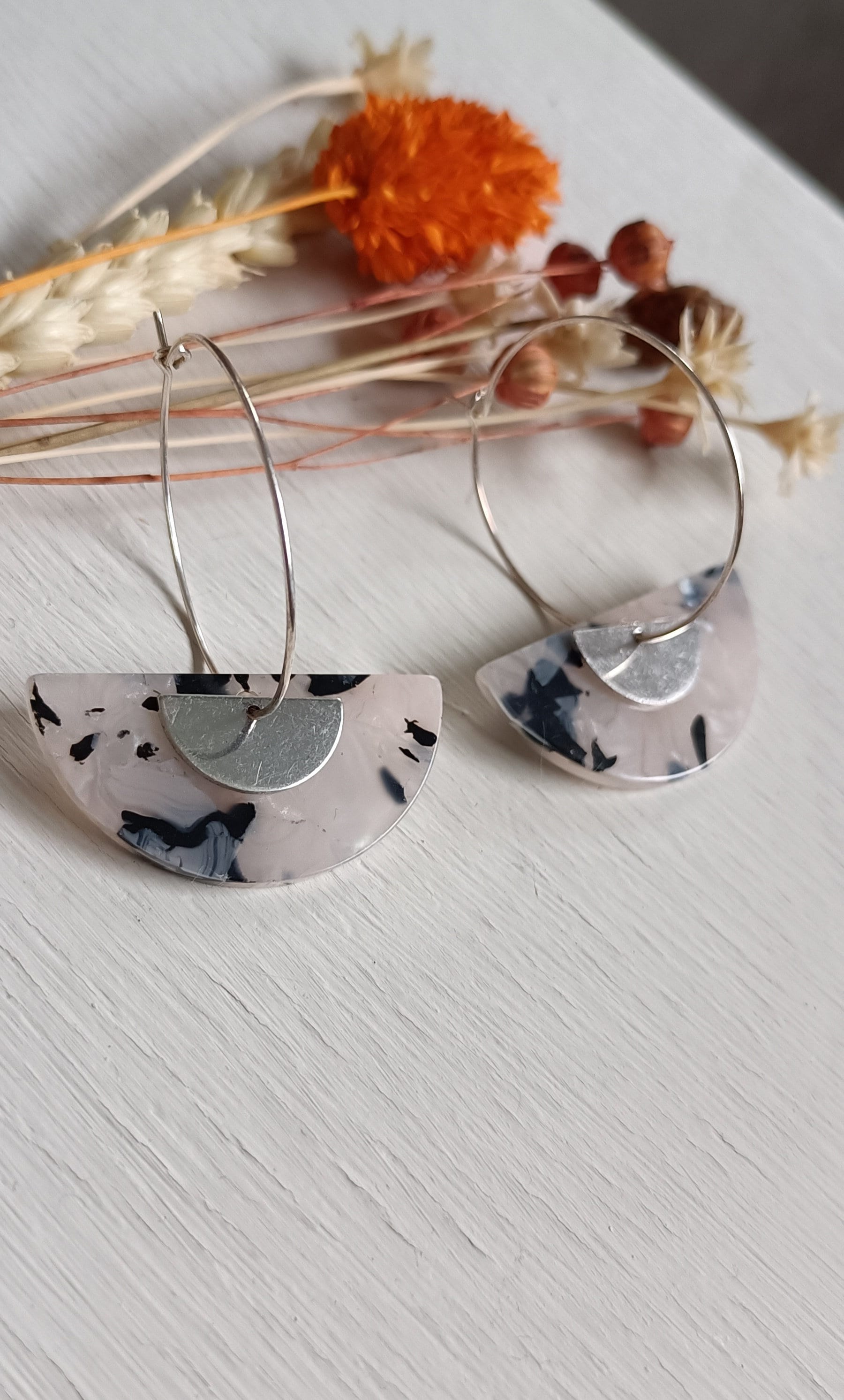 Hängende Ohrringe, silberne Kreolen, hellrosa schwarzes Acetat ...