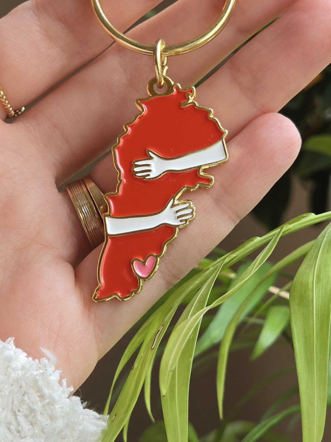Lebanon Hug Keychain | Lebanese Gift | Gold Enamel | Lebanon Keychain ...