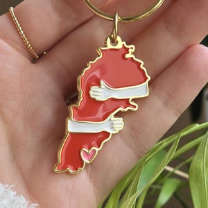 Lebanon Hug Keychain | Lebanese Gift | Gold Enamel | Lebanon Keychain ...